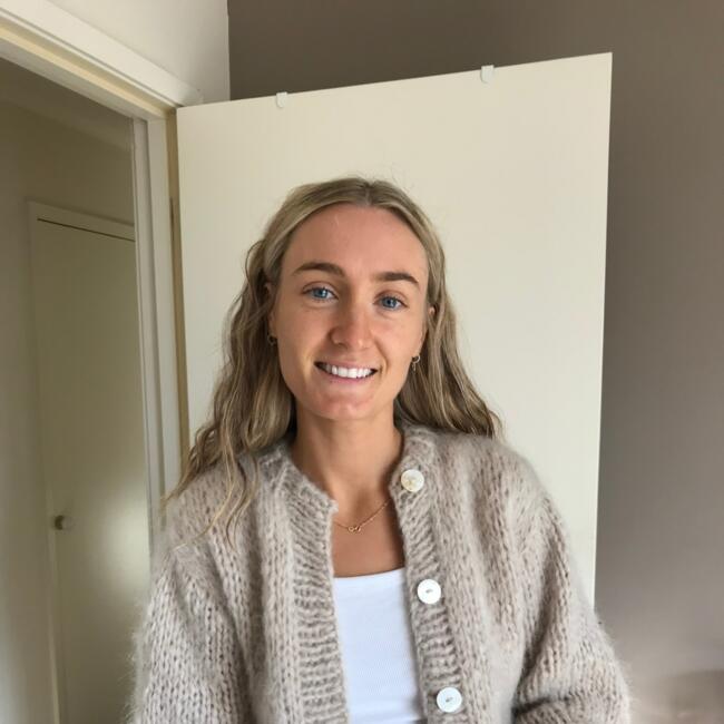 gabi-26-babysitter-in-hobart-babysits